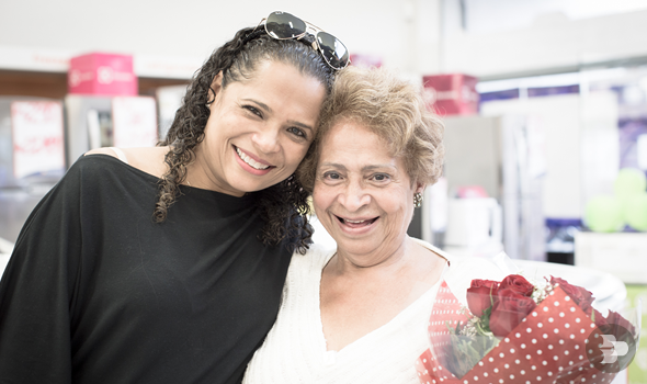 Lojas Colombo surpreende mães com ação Surpresas de Mãe | Lojas Colombo